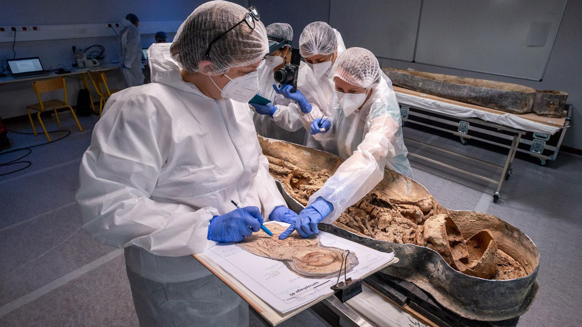 Mysterious 'horseman' from lead coffin unearthed in Notre Dame ... Mysterious 'horseman' from lead coffin unearthed in Notre Dame ...