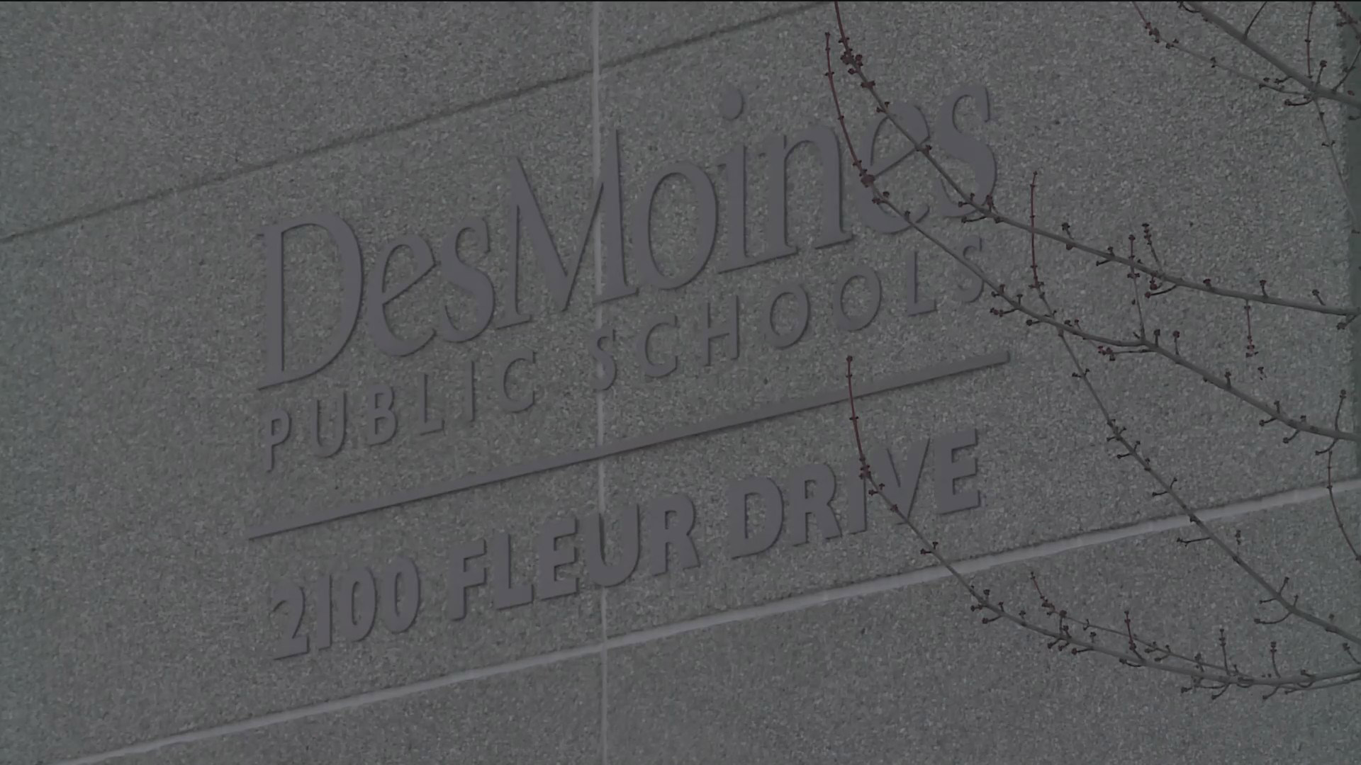 DMPS considers school closures, boundary change due to dwindling enrollment DMPS considers school closures, boundary change due to dwindling enrollment