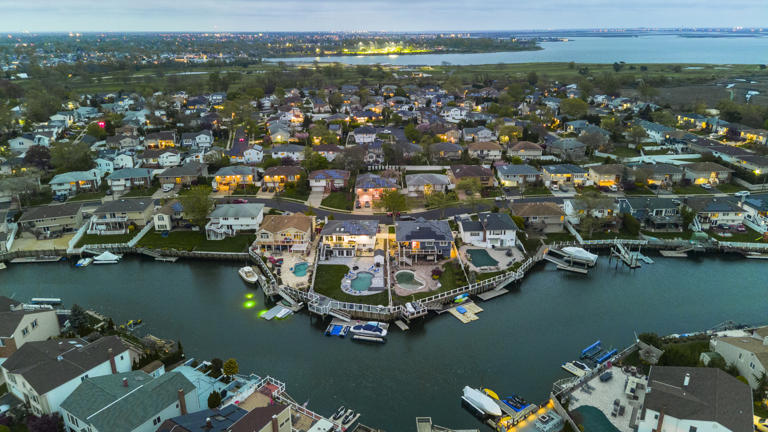 Here’s the Minimum Salary Required To Be Considered Middle Class in New ...