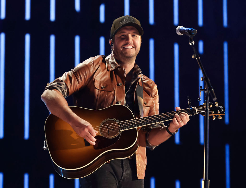 Luke Bryan Hilariously Calls Out CEO Caught in Alleged Affair at ...