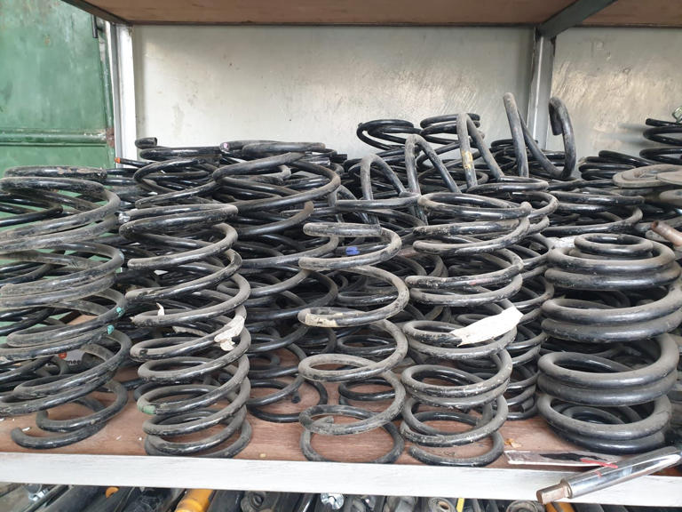 Harus Tahu, Inilah Penyebab Suspensi Mobil Bisa Miring Sebelah