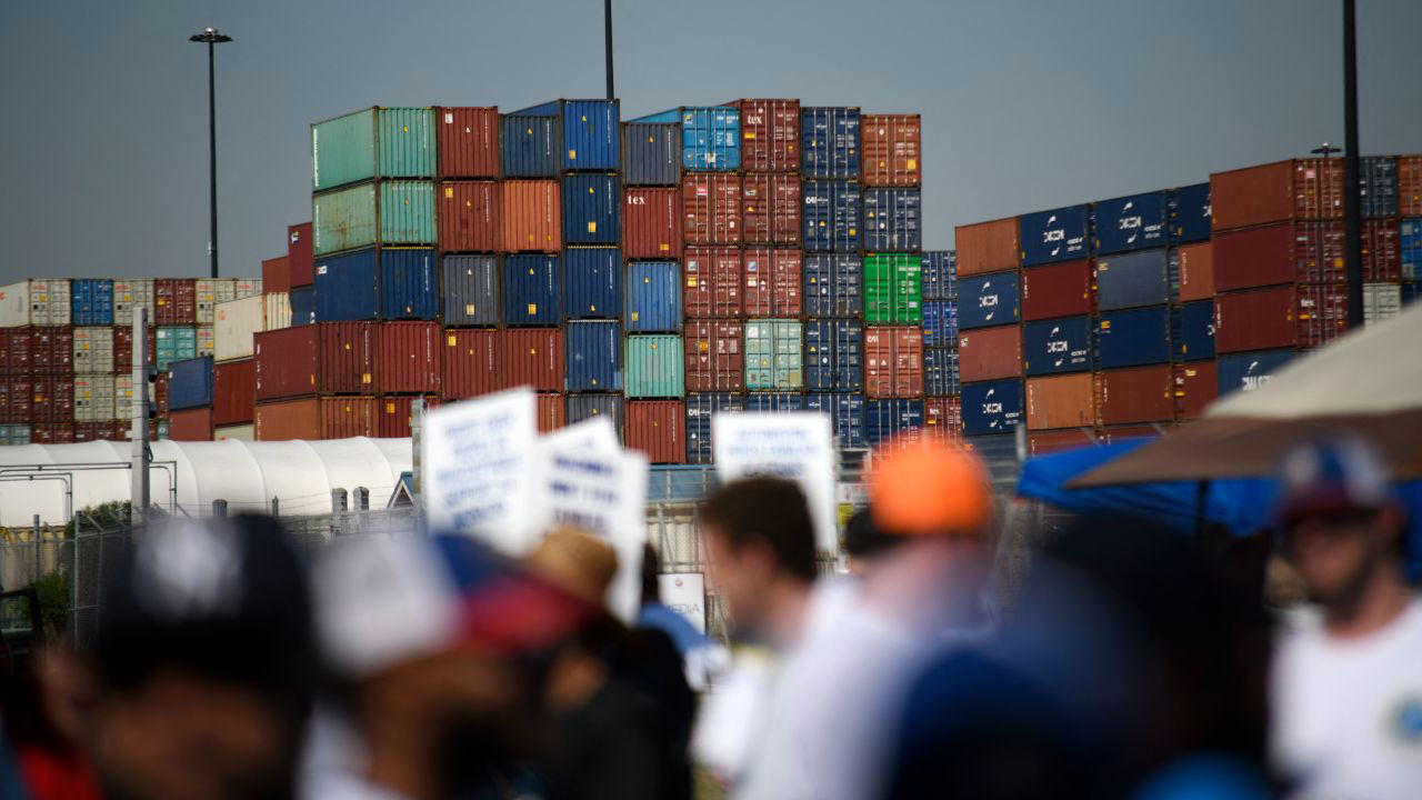 How much do dockworkers make? Longshoreman's union scores pay boost for ... How much do dockworkers make? Longshoreman's union scores pay boost for ...