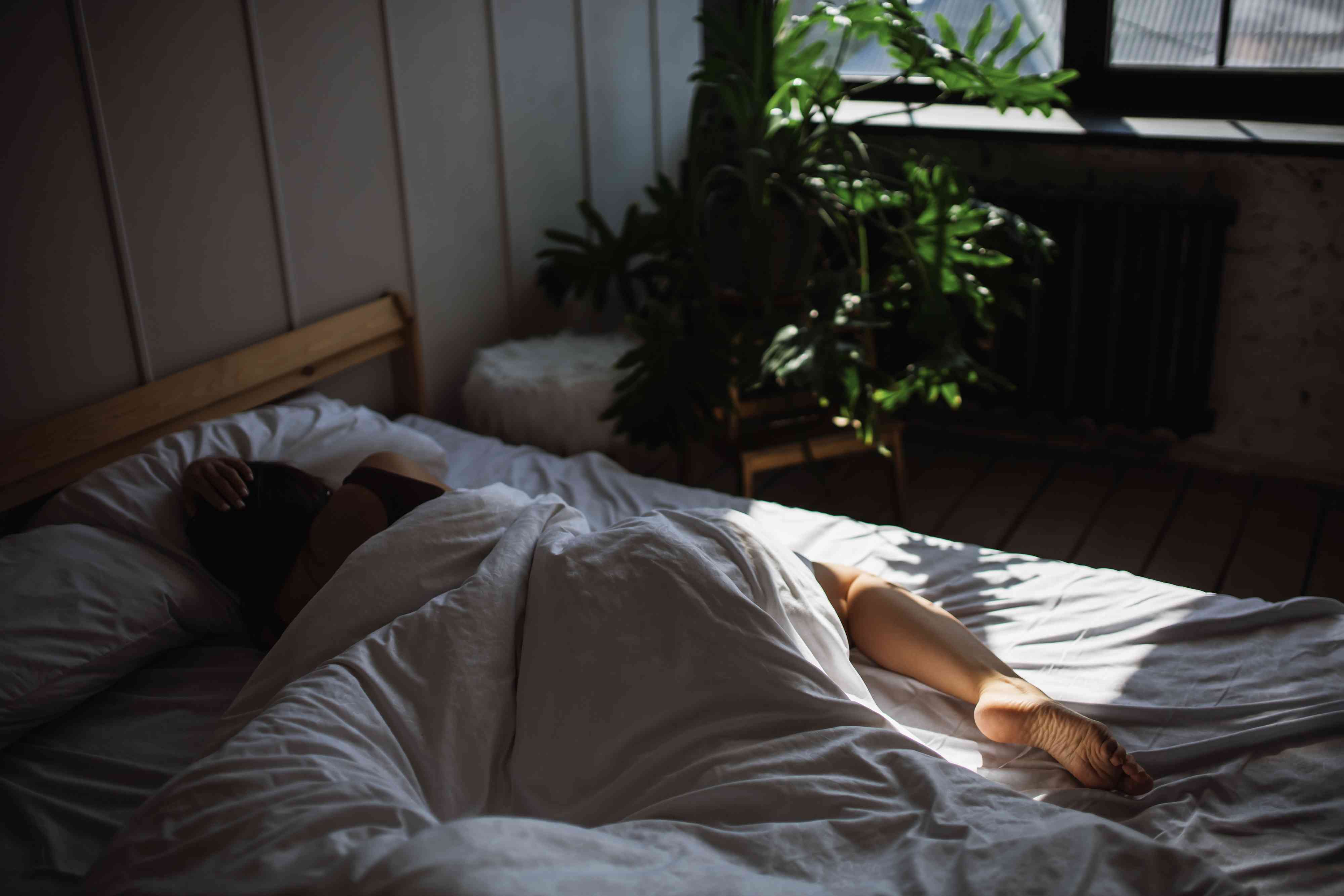 Being a Heavy Sleeper or Sleeping Next to One: What to Know