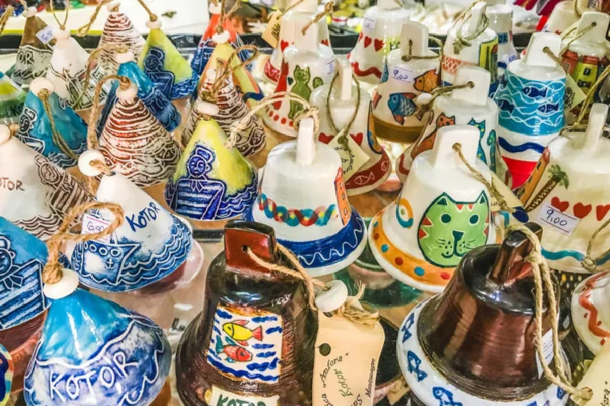 18 Authentic Souvenirs vs Tourist Trap Items