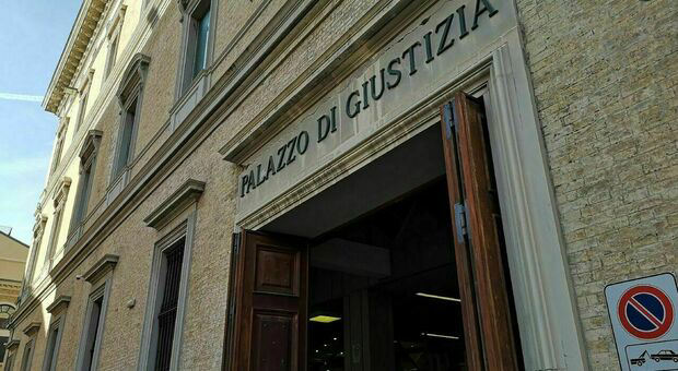 Morto a 28 anni ad Ancona, overdose a casa della compagna: «Vomitava ... Morto a 28 anni ad Ancona, overdose a casa della compagna: «Vomitava ...