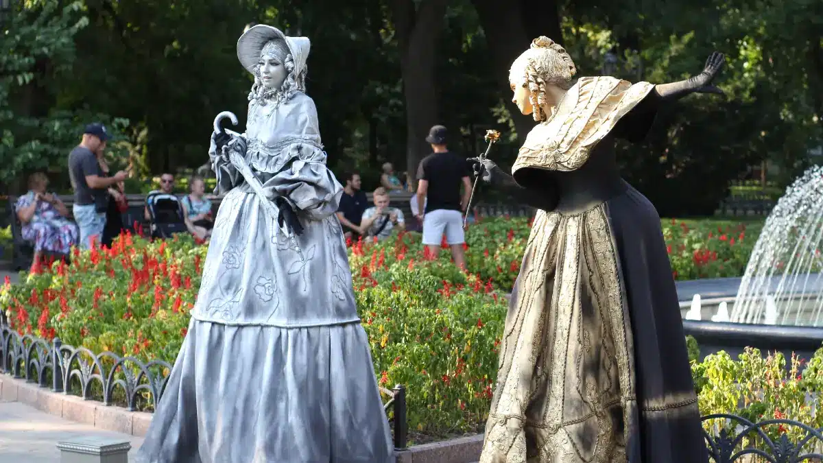 18 Offbeat Side Jobs That Pay Surprisingly High