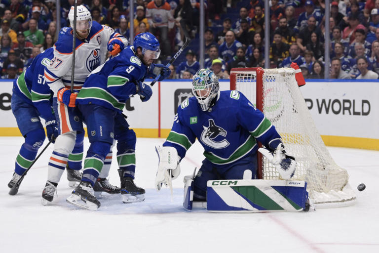 Too Good to Risk? Šilovs’ Rise Complicates Canucks’ Goalie Plans