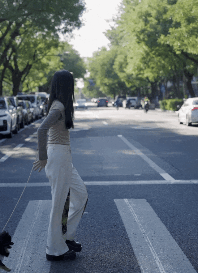 00后女孩爆改74㎡回迁房：厨房只留2㎡，卧室只有床