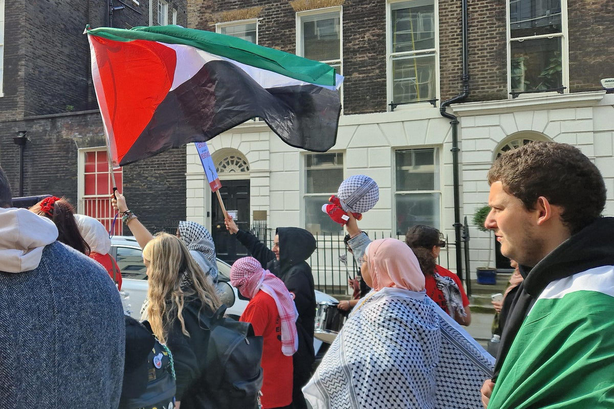 Arrests made as tens of thousands of pro-Palestinian protesters gather ... Arrests made as tens of thousands of pro-Palestinian protesters gather ...