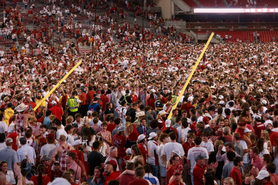 Arkansas to implement new field rush policy for 2025 season