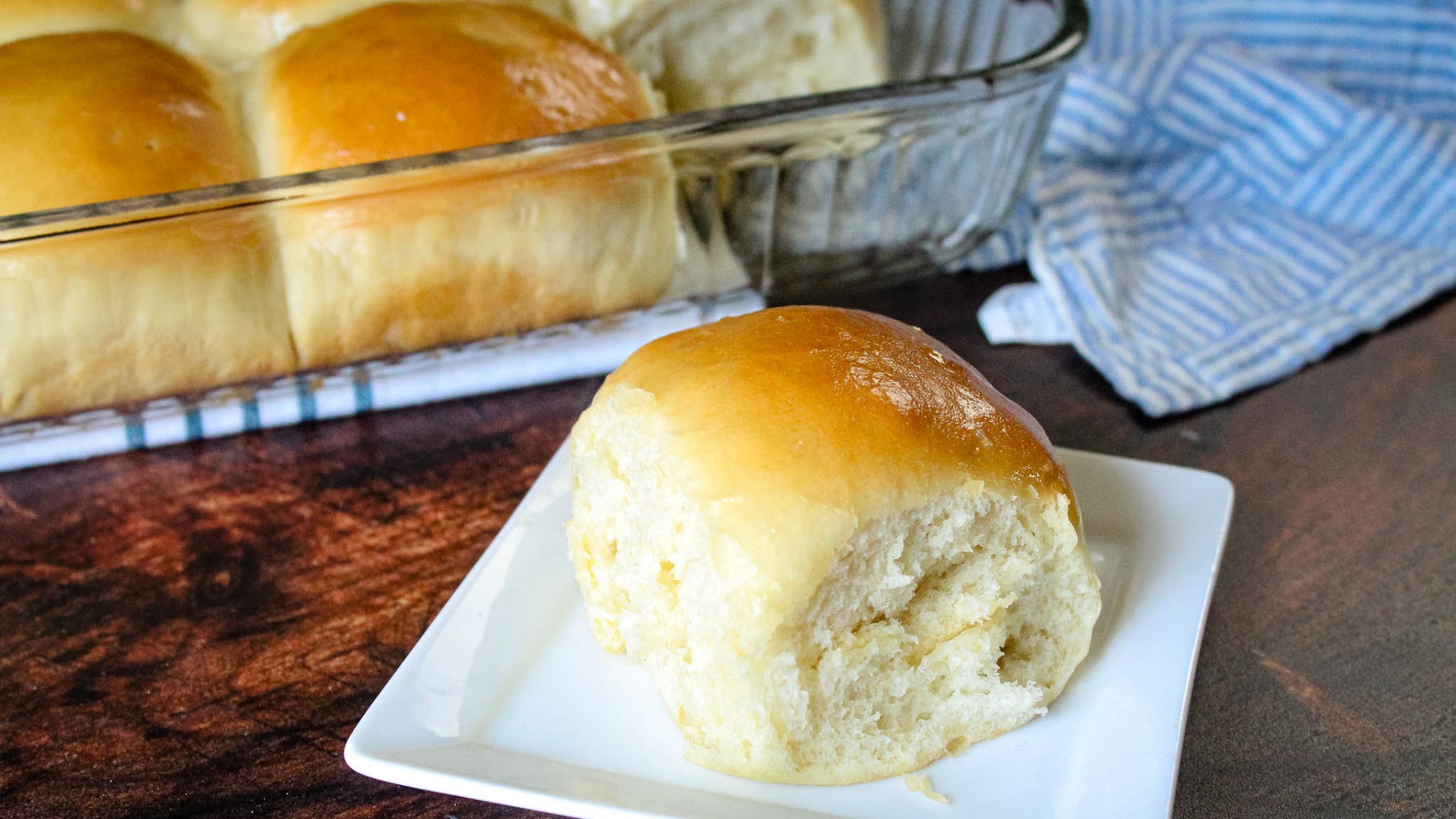 The Texture And Taste Of These Homemade Dinner Rolls Are Perfect! Amish ...