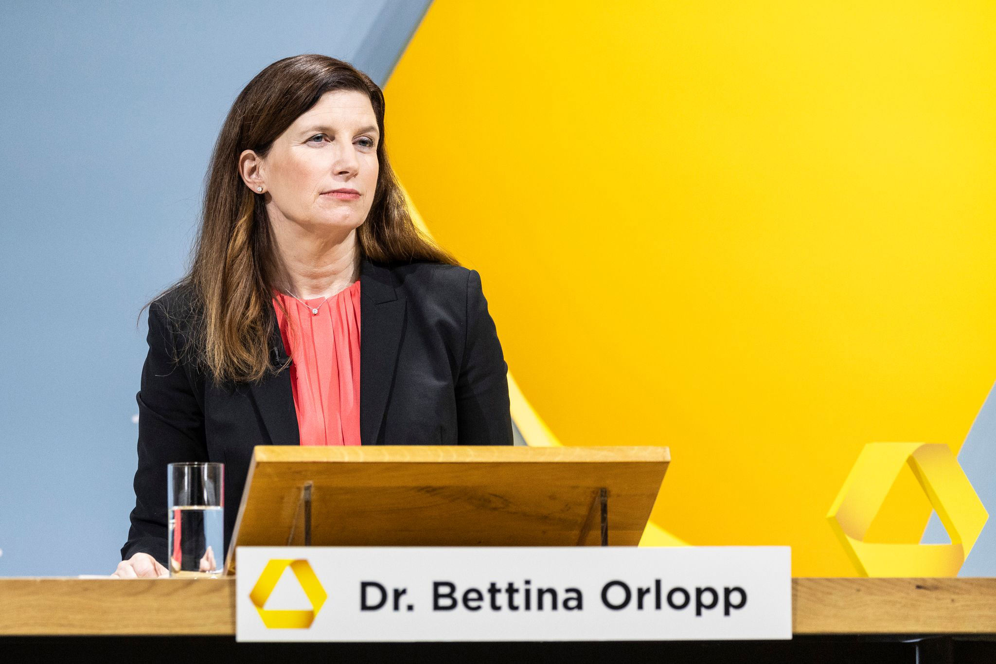 Commerzbank warnt vor Risiken bei Übernahme durch Unicredit Commerzbank warnt vor Risiken bei Übernahme durch Unicredit
