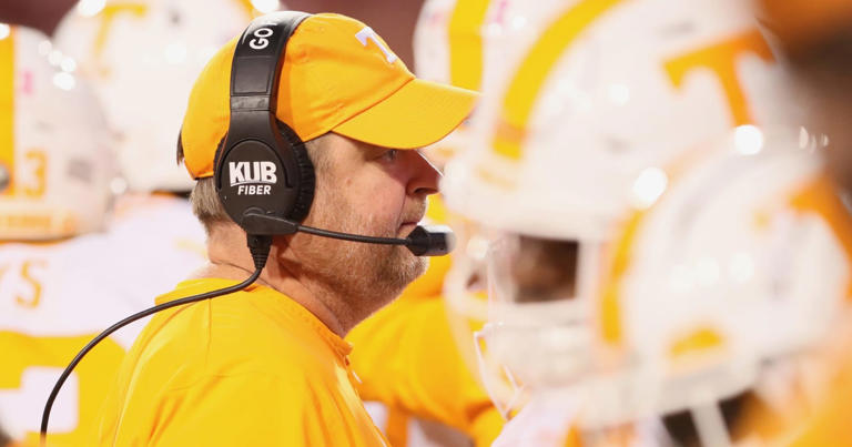 Paul Finebaum reacts to Tennessee’s loss to Arkansas in Week 6 Paul Finebaum reacts to Tennessee’s loss to Arkansas in Week 6