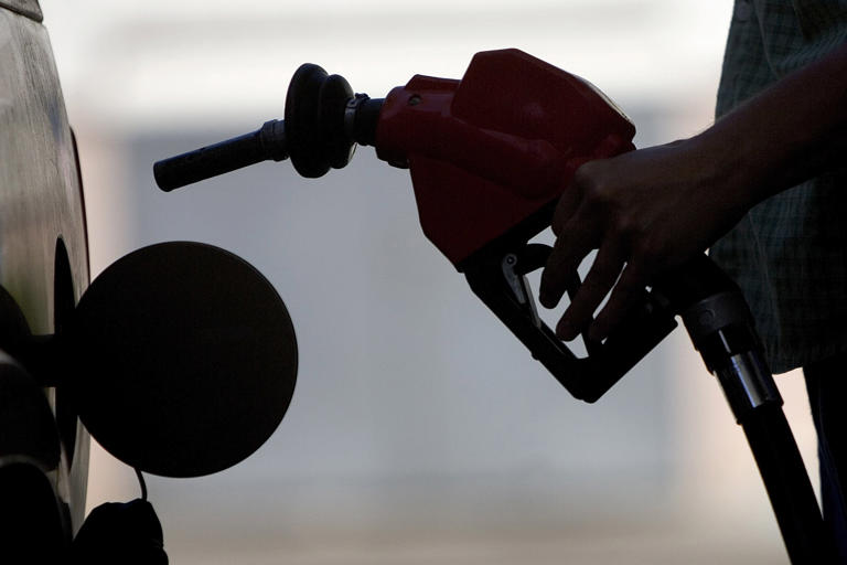 Michigan gas prices drop 12 cents, nearing national average