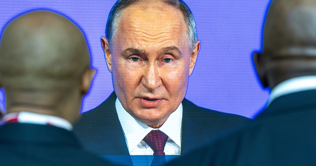 Putin’s Ban Falls Short: Russian Firms Still Rely on Western Software Putin’s Ban Falls Short: Russian Firms Still Rely on Western Software