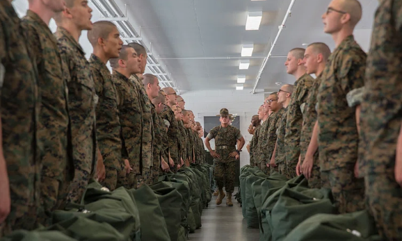 US military draft sign-ups plunge in 2 years