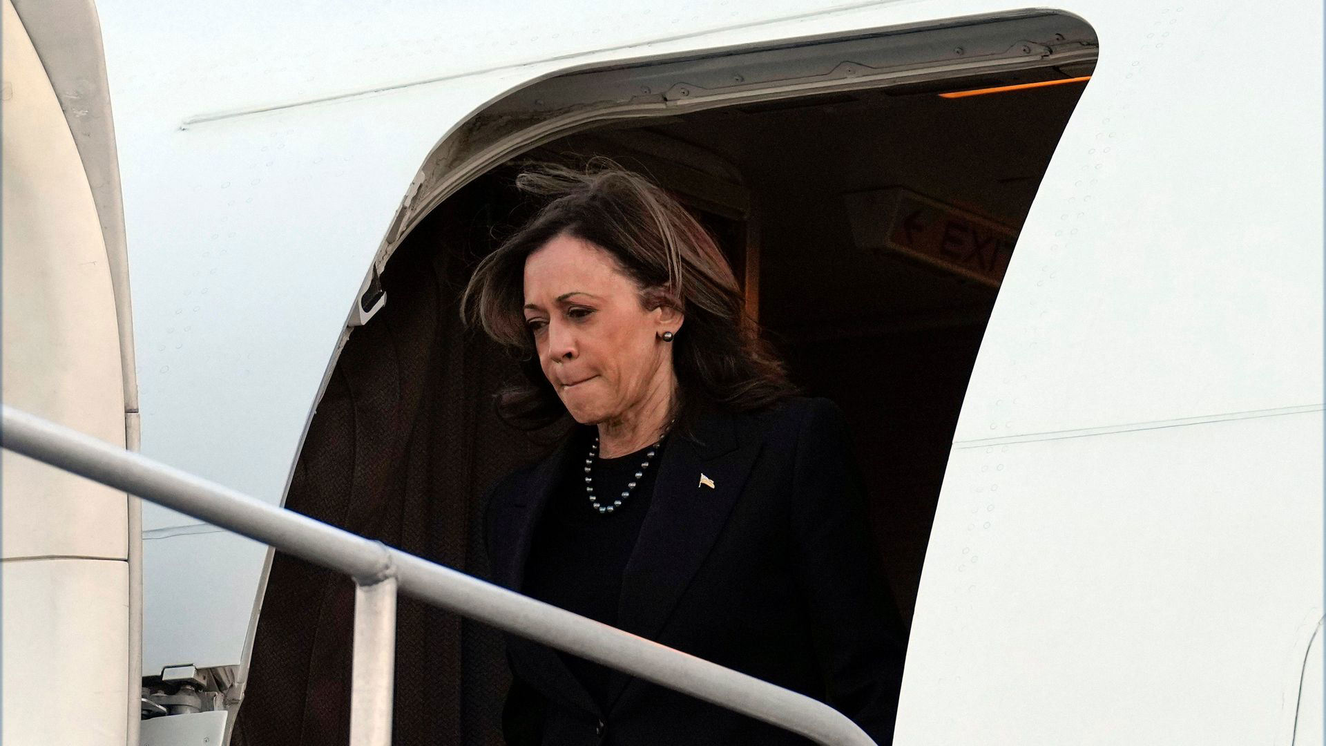 Kamala Harris kritisiert Donald Trump für die Verbreitung von ... Kamala Harris kritisiert Donald Trump für die Verbreitung von ...
