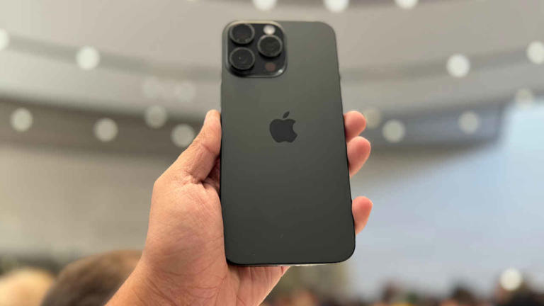 iPhone 16 Pro Max available with Rs 10,000 discount: Check deal details ...