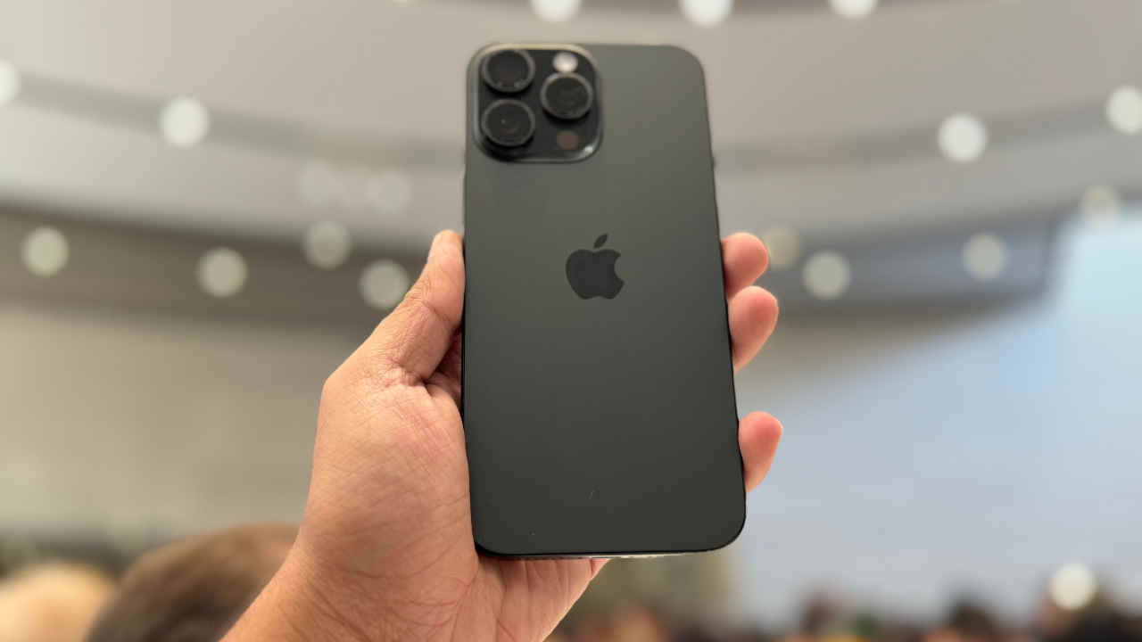 iPhone 16 Pro bug! Users report random freezes and restarts, updates ... iPhone 16 Pro bug! Users report random freezes and restarts, updates ...