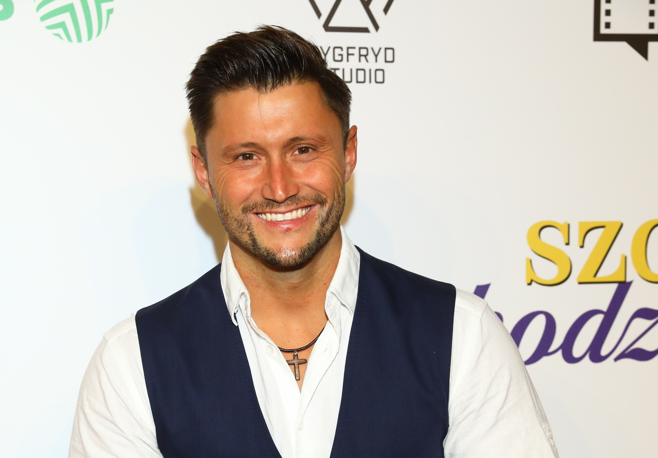 "Grożono mi śmiercią". Aktor mówi o atakach ze względu na wiarę