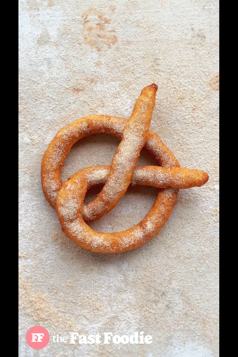 Transformar o pão em pretzels macios