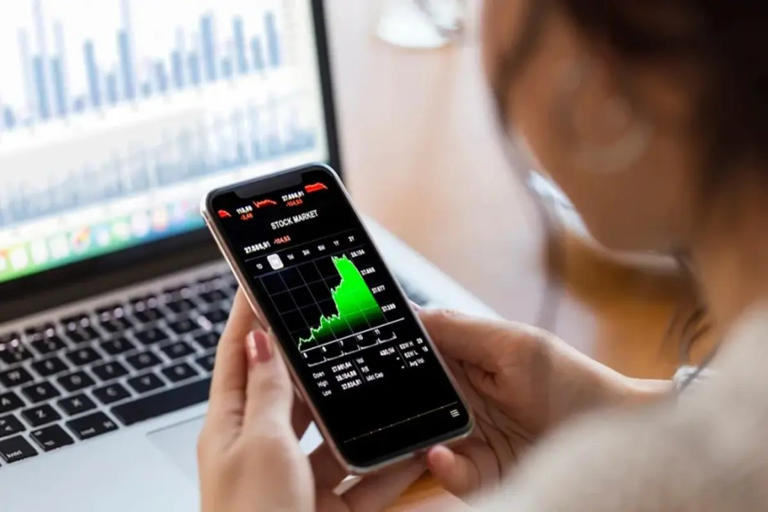Old hands vs new kids on the block: Investment platforms battle for ...