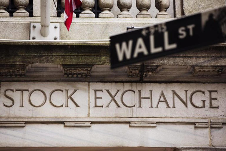Wall Street anticipa suaves ventas tras el repunte del PCE, mientras ...