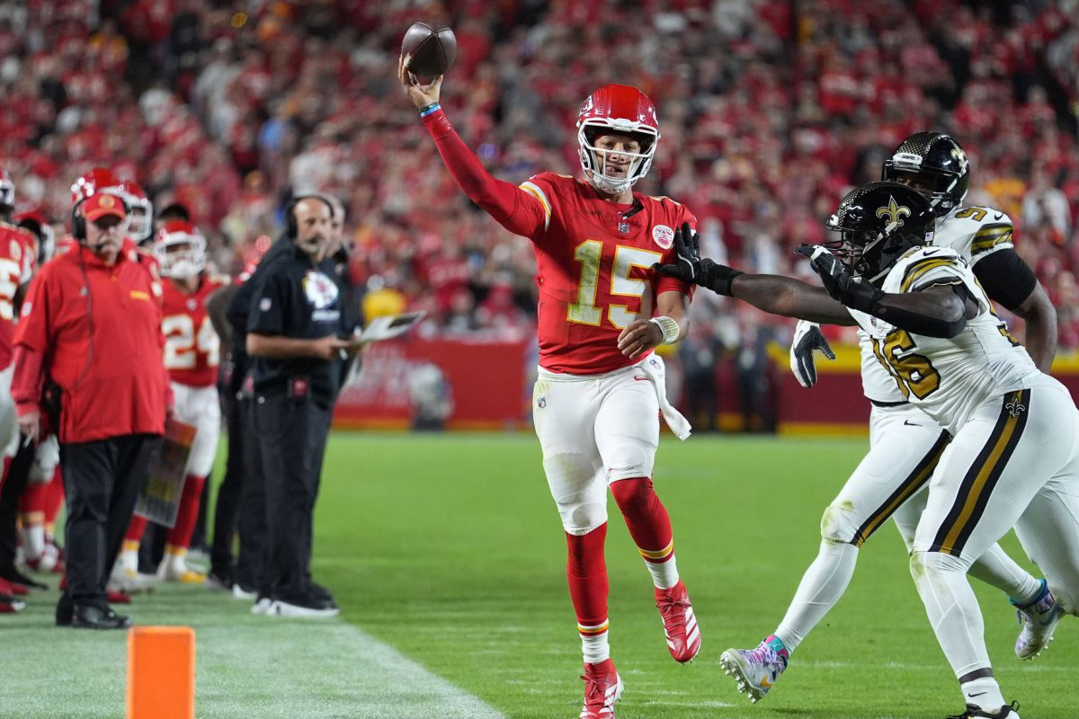 Patrick Mahomes helps Kansas City Chiefs stay perfect; quarterback ... Patrick Mahomes helps Kansas City Chiefs stay perfect; quarterback ...