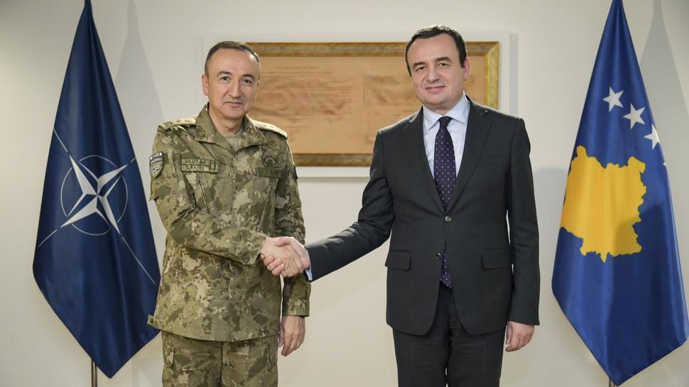 Kosova Başbakanı Kurti, KFOR Komutanı Ulutaş ile görüştü Kosova Başbakanı Kurti, KFOR Komutanı Ulutaş ile görüştü