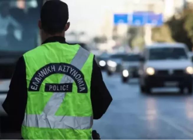 Λάρισα: Δικυκλιστής παραλίγο να παρασύρει 2χρονο παιδί – Έριξε ...