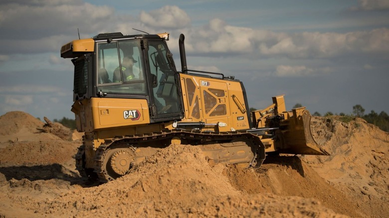 What License Do You Need To Operate Heavy Caterpillar Trucks And Machinery?
