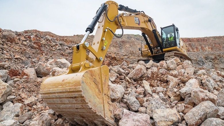 What License Do You Need To Operate Heavy Caterpillar Trucks And Machinery?