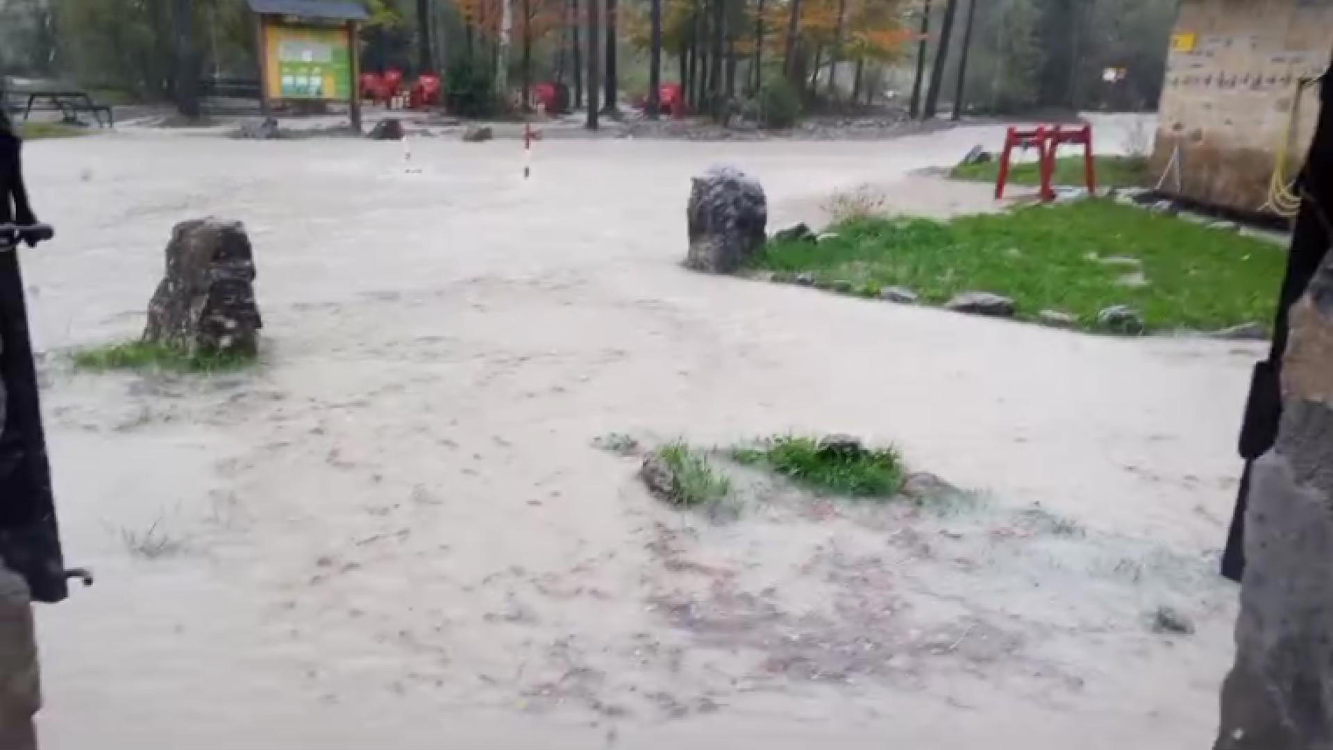 El Cinca se vuelve a desbordar en el valle de Pineta y peligra la ... El Cinca se vuelve a desbordar en el valle de Pineta y peligra la ...