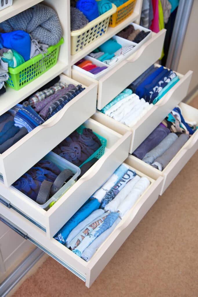 How to Clean and Organize Your Closet So that It Sparks Joy