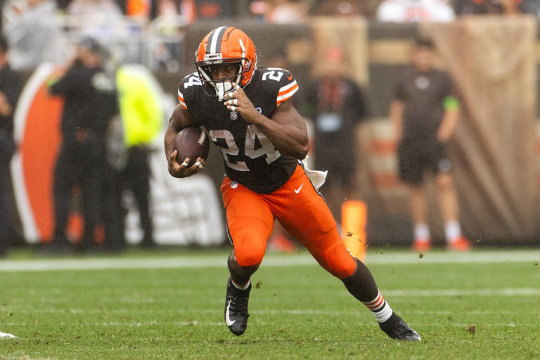 Houston Texans RB depth chart after team signs Nick Chubb