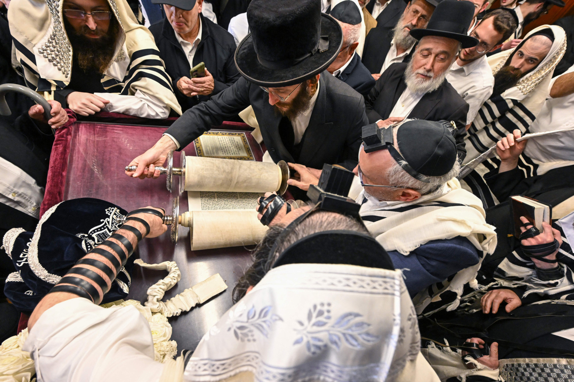 The customs and traditions that Orthodox Jews must follow