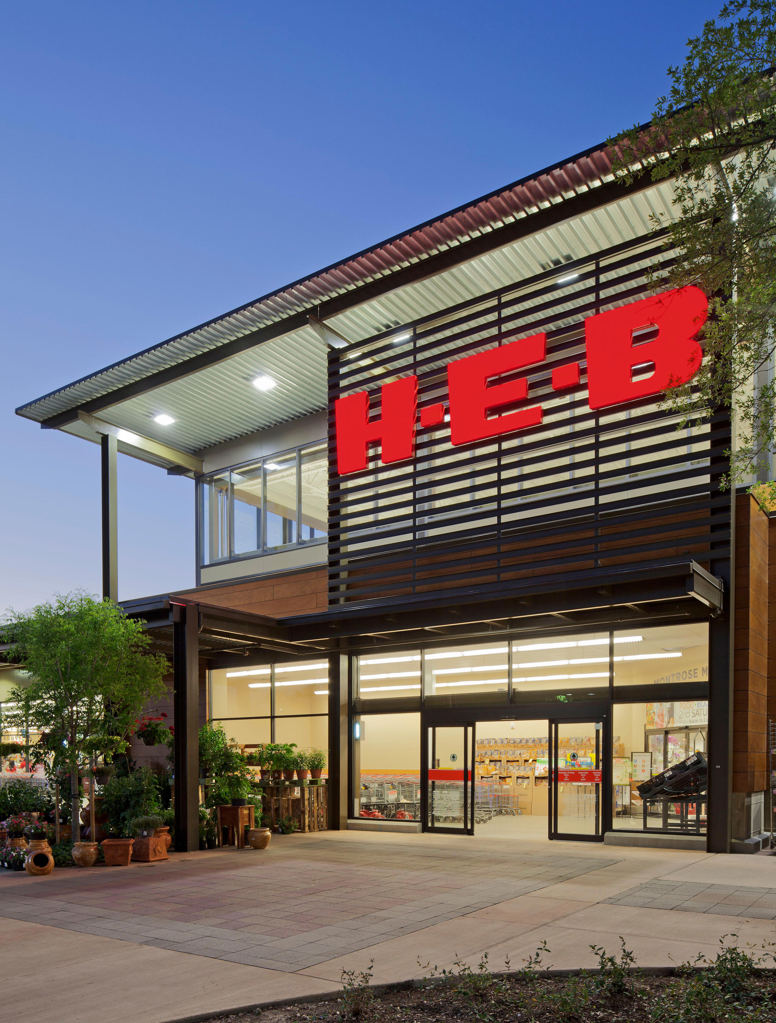 What stores are closed on Memorial Day? List of stores open