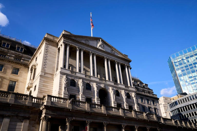 Inflation stays below three per cent despite price warning