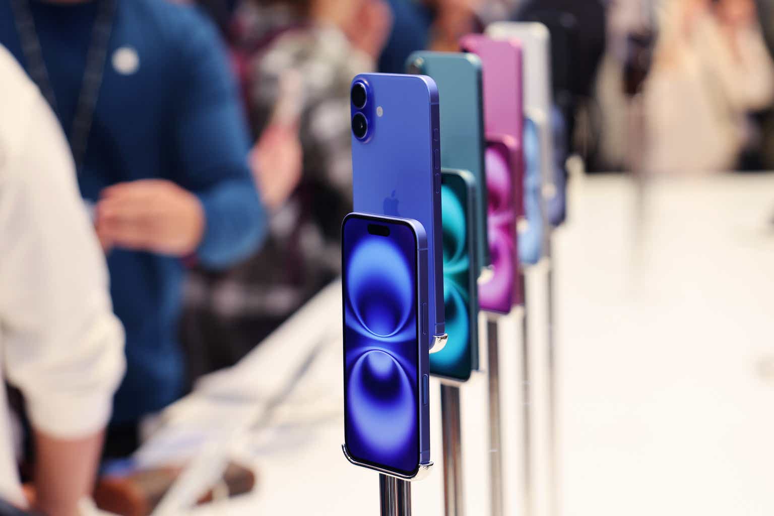 Apple 2nd in global smartphone market share amid 'mixed response' for ...