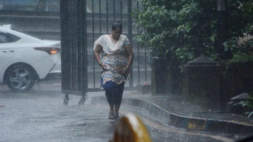 Mumbai rains LIVE Updates: IMD issues ‘red’ alert for ‘heavy rain ... Mumbai rains LIVE Updates: IMD issues ‘red’ alert for ‘heavy rain ...