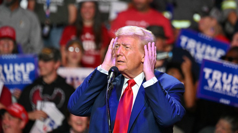 Donald Trump's Worst Tan Fail Yet Shows Tell-Tale Sign Of Rookie ... Donald Trump's Worst Tan Fail Yet Shows Tell-Tale Sign Of Rookie ...