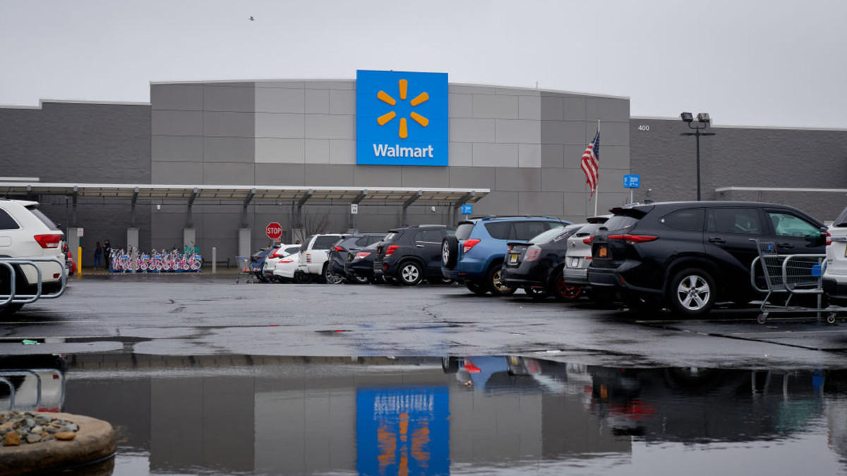 Walmart Has a 'Lightweight and Wonderful' Floral Comforter Set on Sale ...