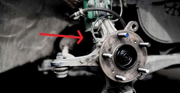 Habis Terjang Banjir Sensor ABS Mobil Menyala, Disinilah Penyebabnya