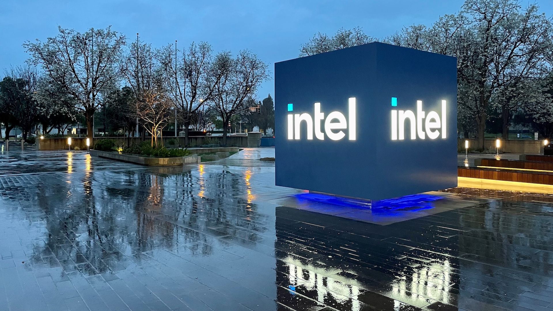 Intel's market cap plummets to 16-year low as stock rout continues
