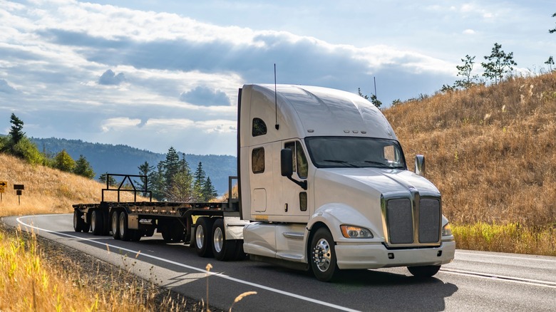 What Are The Different Types Of Semi-Trailers & How Do They Connect To ...