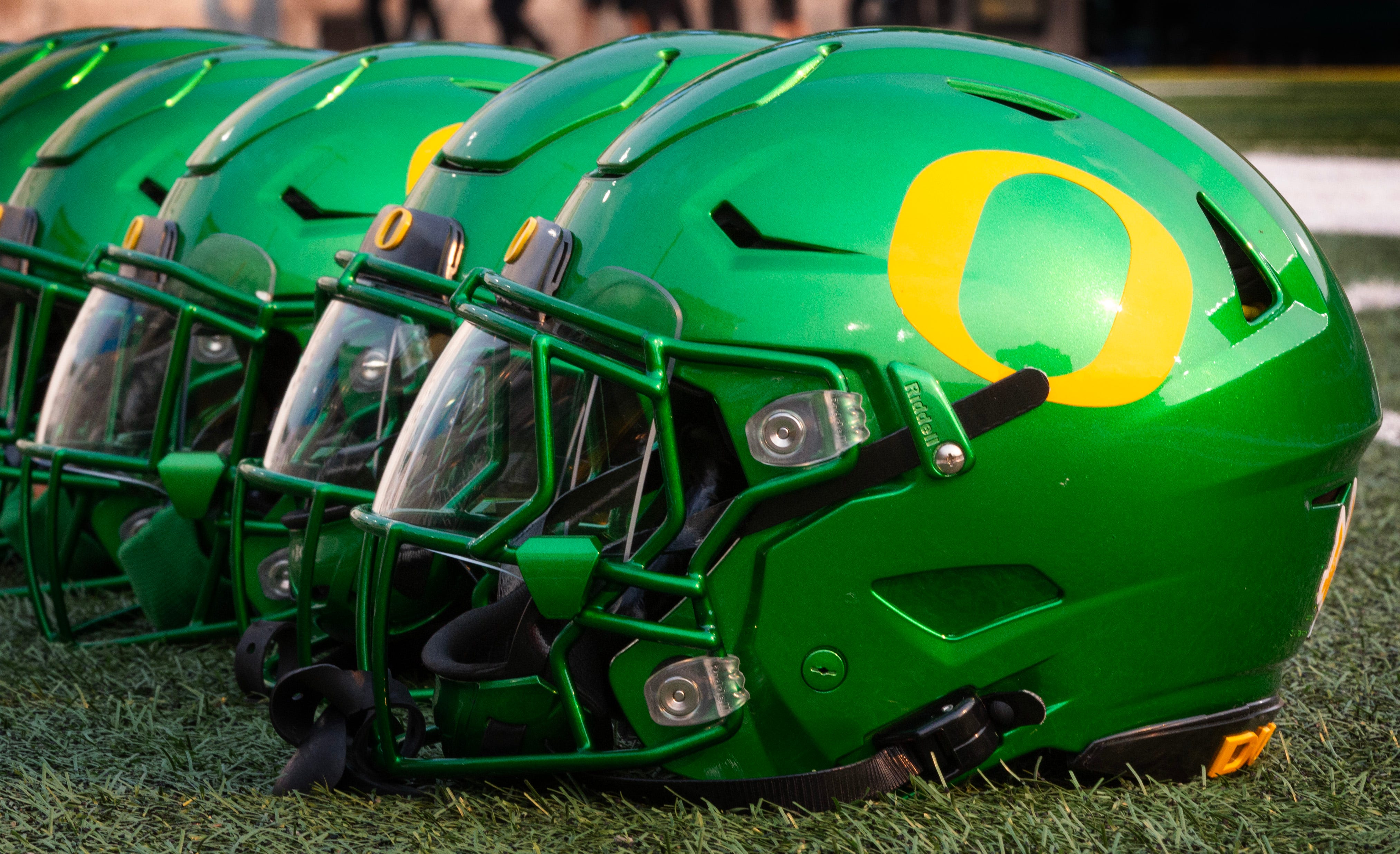 Oregon football gets commitment from 2026 five-star edge rusher