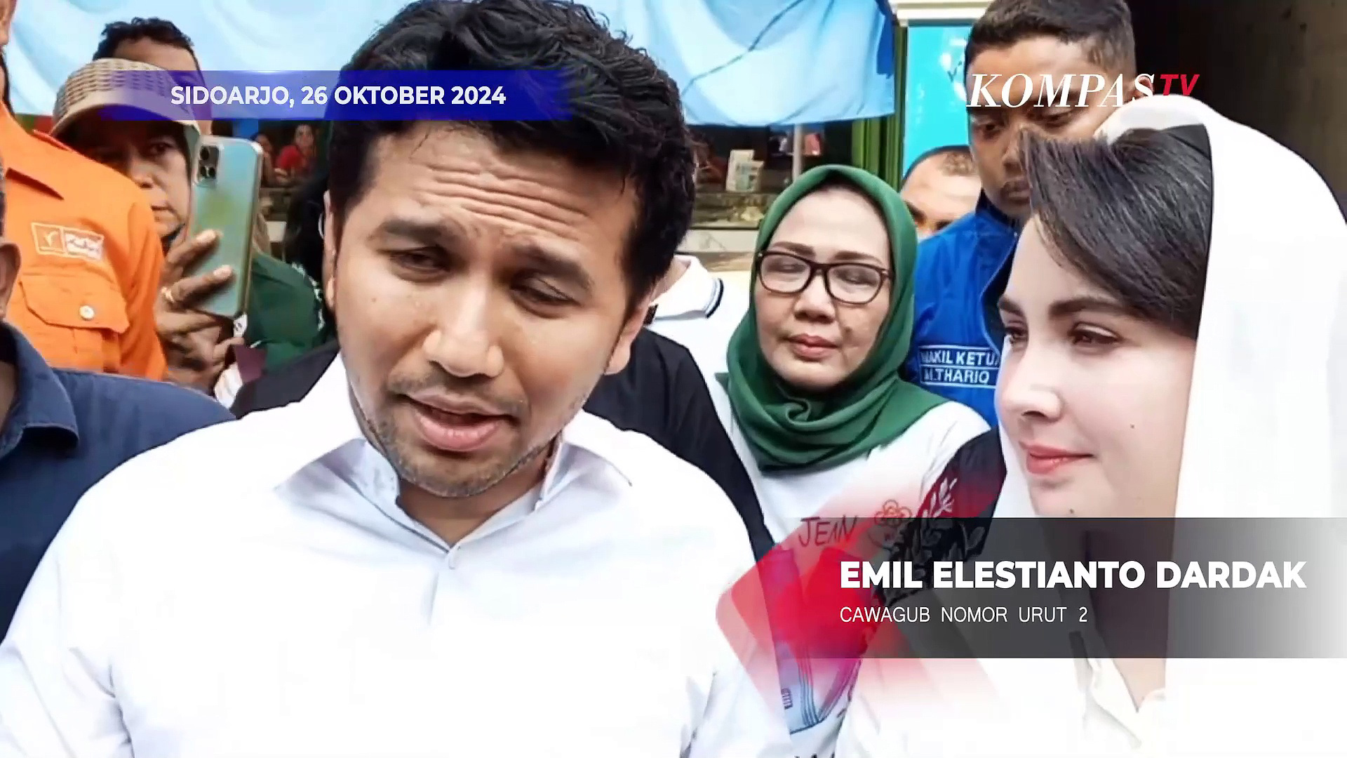 Emil Dardak Blusukan Bersama Istri, Dengar Keluhan Warga soal Rendahnya ... Emil Dardak Blusukan Bersama Istri, Dengar Keluhan Warga soal Rendahnya ...