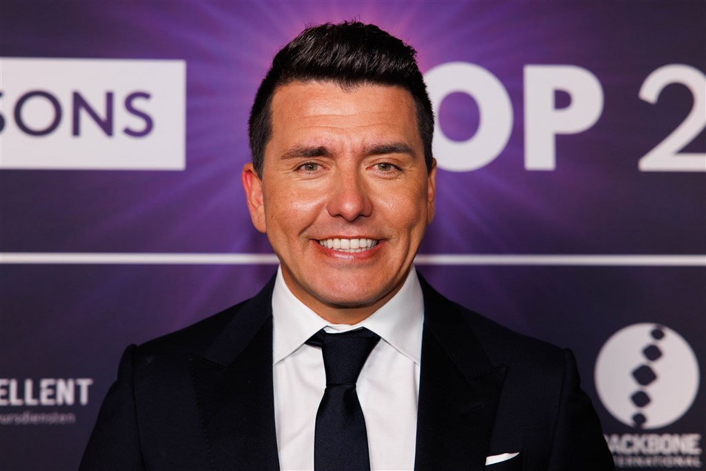 Jan Smit haalt zoon Senn op na zijn laatste dag basisschool