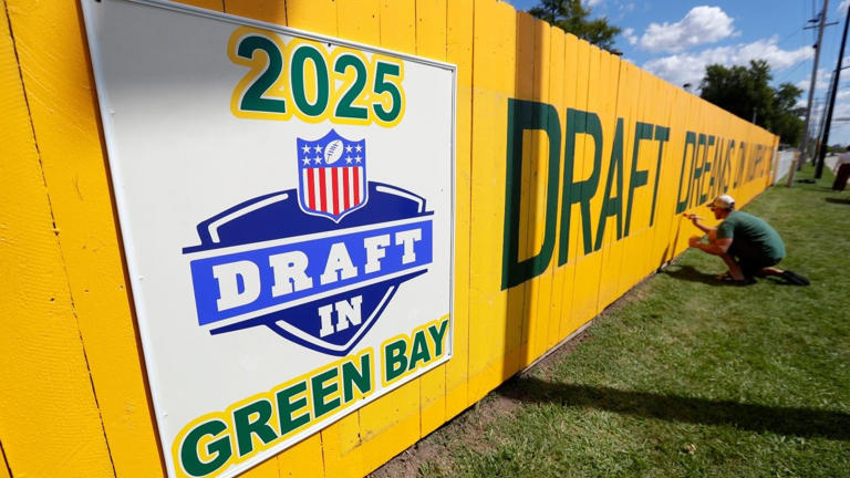 2025 NFL Draft order, tracker: Full list of all 257 picks, including every selection for the 32 ...