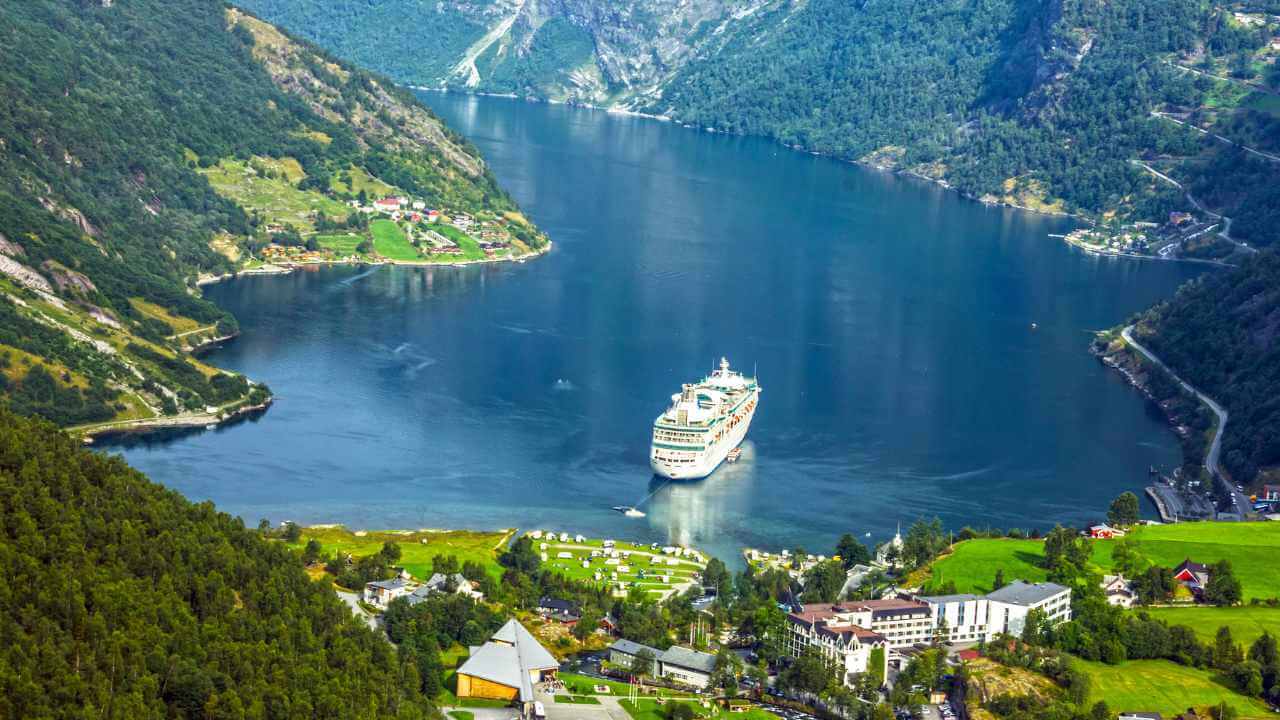 Global Bucket List: 35 Must-See World Landmarks